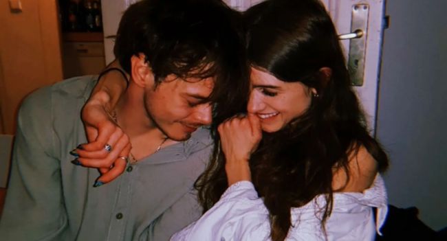 Inside the REAL-Life Romance of Charlie Heaton & Natalia Dyer — The ...